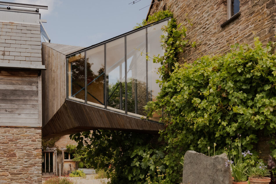 For Sale: Middle Hunt House, Walterstone, Herefordshire | The Modern House