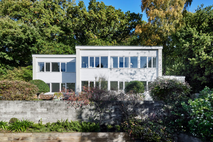 A handsome mid-century house designed by a Hepworth in Glastonbury ...