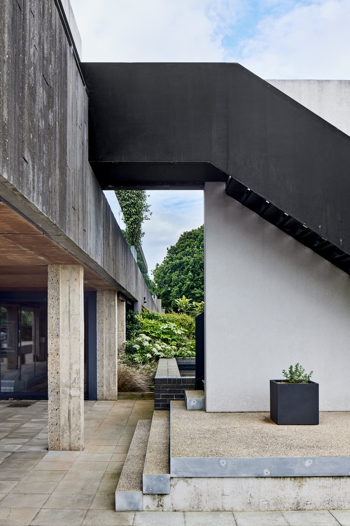 For Sale: The Reservoir, Harrietsham, Kent | The Modern House